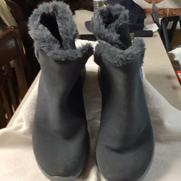 Skechers | Shoes | New Skechers Gogomat Gen5 Grey Fur Lined Boots ...